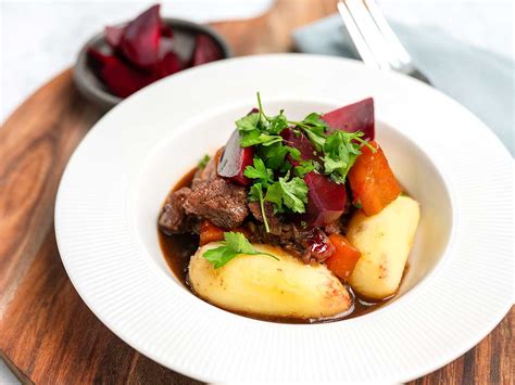 Klassisk Kalops Med Rödbetor Kö