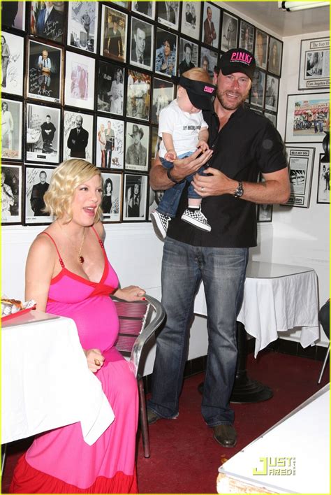 Liam Mcdermott Prefers Pink Photo 1165561 Photos Just Jared