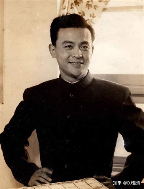 周正：北京人艺帅气男明星，戏好人品更佳，照顾病妻数十载，晚年却痛失爱子 知乎