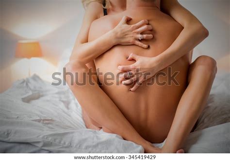 セックスしているカップル写真素材345419429 Shutterstock