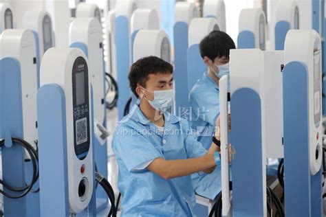 浙江德清新能源充电桩生产忙 人民图片网