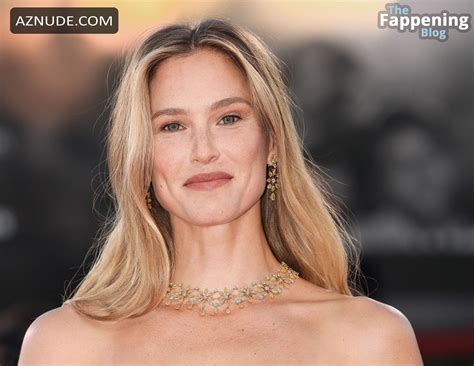 Bar Refaeli Sizzles In Sexy Cleavage At Venice International Film