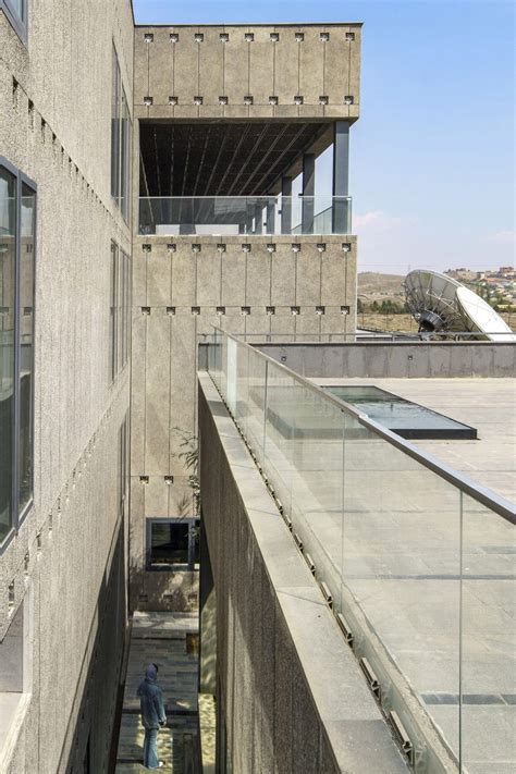 Hooba Design Group Adds Concrete Volumes To Saman Satellite Office