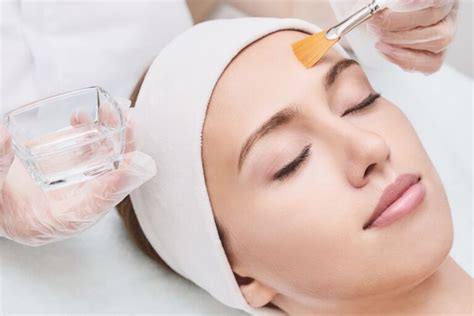 Химический пилинг лица [что это такое] виды показания к процедуре результат