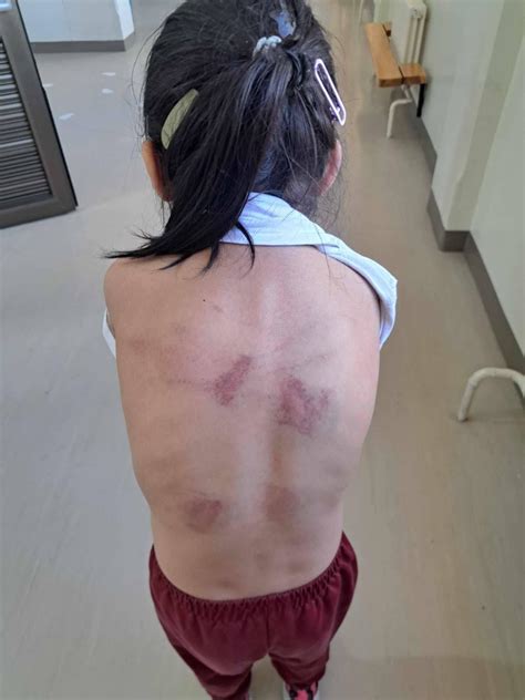 Жирэмсэн 52 р сургуулийн 2 р ангийн хүүхдийн аав оройтож орж ирлээ гээд 2 хүүхдээ зодож