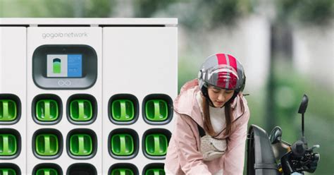 바이커는 배터리 직접 빼서 바꾼다교환형 충전 시장 활짝