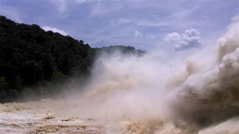 Summersville Lake In West Virginia The Dam Is Running At Full