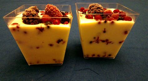 Кадифен крем Филаделфия с мед горски плодове и полъх на кокос Sophies Sunshine Bakery