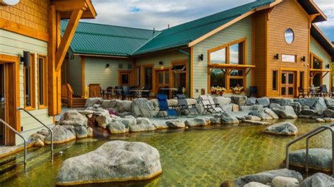 Your Guide To Visiting Eclipse Nordic Hot Springs Getaway Couple