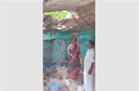 நள்ளிரவில் இடிந்து விழுந்த நரிக்குறவர் சமுதாயத்தினருக்கான தொகுப்பு வீடு அதிர்ஷ்டவசமாக 5 பேர் உயிர்த