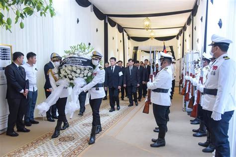 ឯកឧត្តម នាយឧត្តមសេនីយ៍ វង្ស ពិសេន ដឹកនាំនាយទាហានគោរពវិញ្ញាណក្ខន្ធលោកជំទាវ ប៊ុន សុថា សារព័ត៌មាន