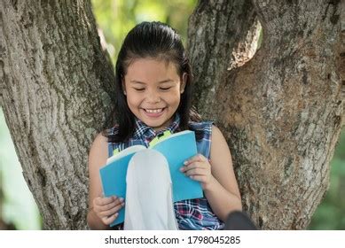 714 Imágenes De Reading Under Big Tree Imágenes Fotos Y Vectores De