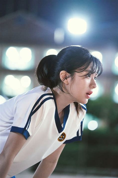Go Youn Jung Hides A Traumatic Past In The K Drama Moving MyDramaList