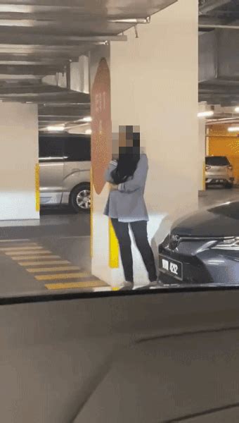 Woman Chopes Kl Mall Parking Lot For Spore Registered Car Called Out
