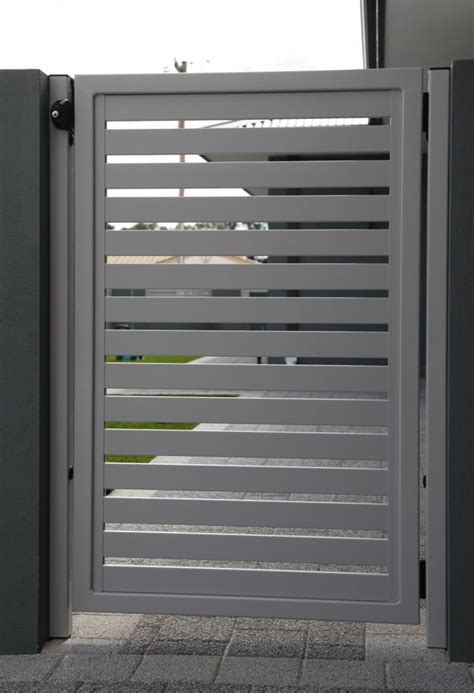 Slatted Gate Powder Coated In Colourbond Surfmist Gartentore