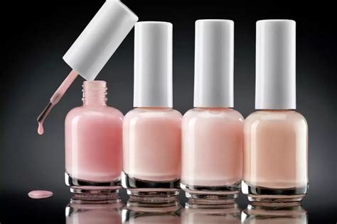 پیشنهاد 15 رنگ لاک برای پوست سبزه مجله زیبایی آچاره