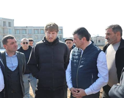 Նարեկ Նախ պետք չէ քննադատել Ալեքսանյան Արթուրին՝ անկախ այն բանից թե ինչ կարգի թափթփուկների