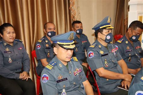 នាយឧត្តមសេនីយ៍ សៅ សុខា បំពាក់ឋានន្តរស័ក្តិ និងគ្រឿងឥស្សរិយសជូនយោធិន១១រូប