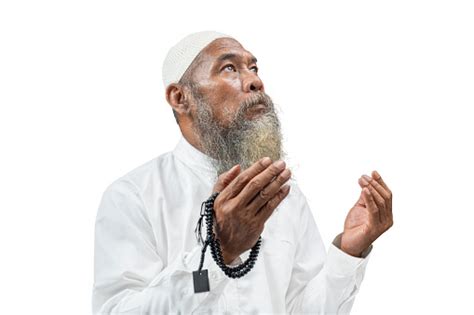흰 모자를 쓰고 수염을 기른 무슬림 남자가 손에 염주를 들고 기도하고 있다 Tasbih에 대한 스톡 사진 및 기타 이미지 Tasbih 기도하기 남성 Istock