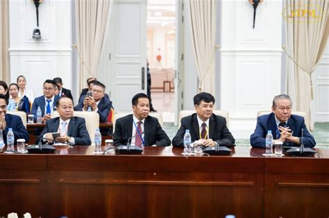 អ្នកឧកញ៉ា ឧកញ៉ា ម្ចាស់សាលាល្បីៗ អញ្ជើញចូលជួបសំណេះសំណាលជាមួយសម្តេចធិបតី ហ៊ុន ម៉ាណែត