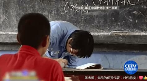 24年前，张桂梅在讲台前倒下画面曝光华坪县