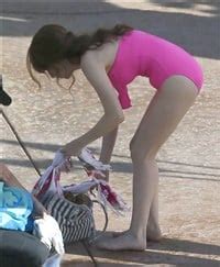 Anna Kendrick Aubrey Plaza Ugly Girl Swimsuit Battle