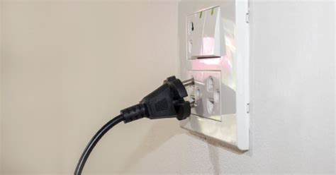 쓰러진 할머니 구하려던 초등학생 손녀 감전돼 숨져