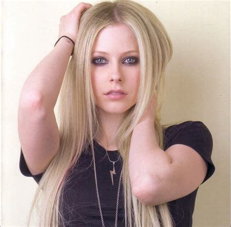 Avril Lavigne Black Hair