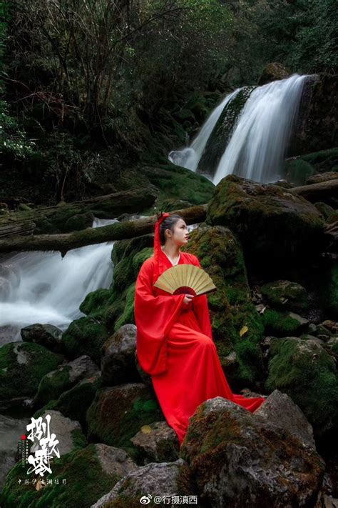 有人说，人生有三重境界：看山是山，看水是水；看山不是山