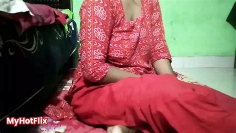 सेक्सी पत्नी अपनी यौन इच्छा को पूरा करने के लिए हार्डकोर सेक्स के लिए