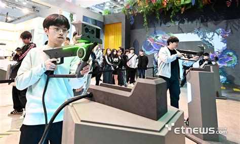 총 들고 모바일게임 전자신문