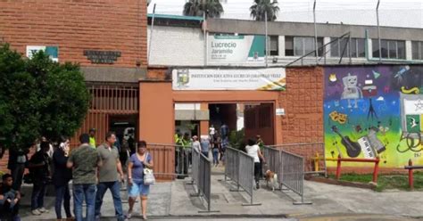 “성적 잘 줄게 선생님이랑…” 여학생들 건드린 男교사 무사히 학교 탈출한 사연[여기는 남미]