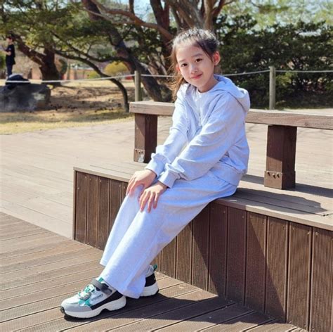 디스커버리 키즈 트레이닝복 세트 초등운동화 여아 봄 코디 화사해요 네이버 블로그