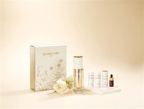 동인비 Donginbi ⠀ 행복한 크리스마스 이브 💝 기대했던 선물을 열어보는 순간 만큼 가장 설레고 행복한 순간은 없을 거에요 ⠀ 당신이 받고 싶은 선물 🎁 사랑하는