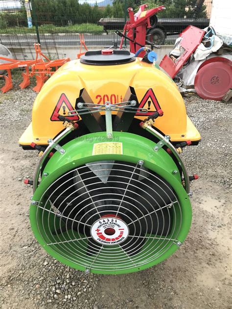 Вентилаторна пръскачка 200л Пръскачка Трактори механизация инвентар