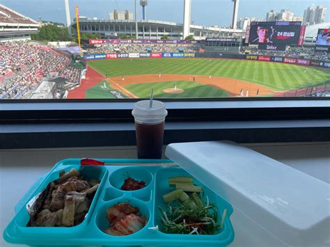 다회용기에 음식 제공 포인트 적립까지 일회용품 없는 야구장 가보니 더나은미래