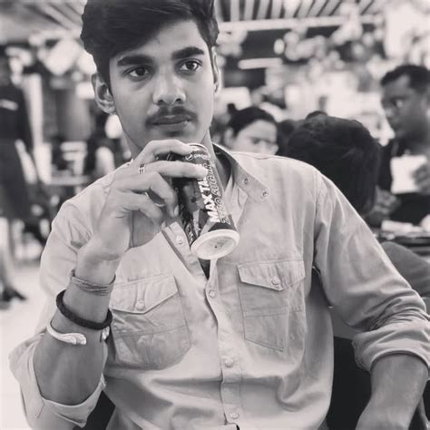 श्रेयांश पांडेय Shreyansh 2030 Threads Say More