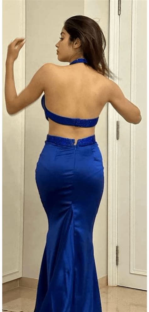 Aahh Janhvi Ye Kapde Khol Kr Apni Gaand Lekr Mere Lund Pr Baith Ja Nhi