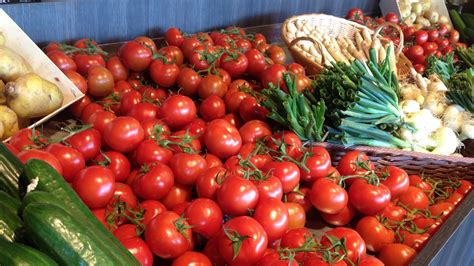 باج دەخرێتە سەر کۆمەڵێک بەرهەمی کشتوکاڵیی هاوردەکراو Ava News