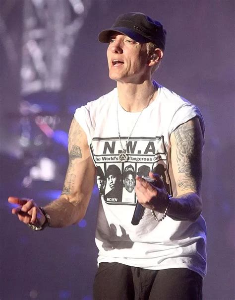 The Interview Watch Eminem Declare Hes Gay In Hilarious Surprise