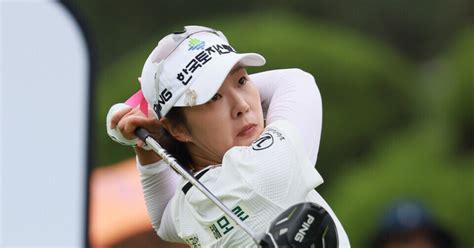 Stn포토 강하게 티샷 날리는 박지영