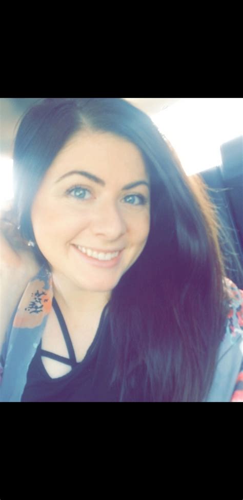 Small Town Gal Looking To Explore Scrolller