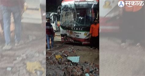 Nashik Bus Accident महामार्ग बसस्थानकातील अपघातामध्ये महिला ठार 2 जण जखमी Nashik Woman Dead