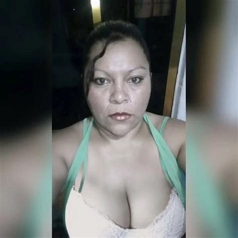 Madura Puta Mexicana Hablando Con Su Amiga Por Whatsapp Xhamster