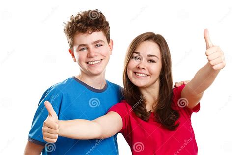 Девушка и мальчик показывая одобренный знак Стоковое Фото изображение насчитывающей браслетов