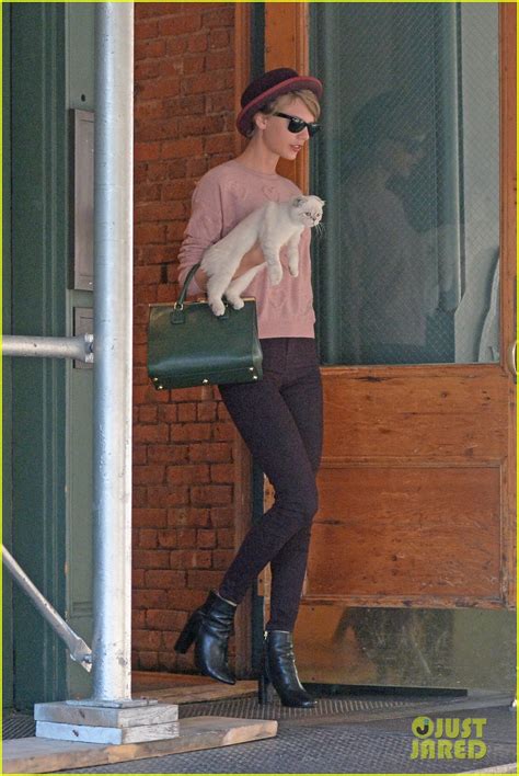 Taylor Swift Defends Her Awkward Dancing After Hilarious Vine Video