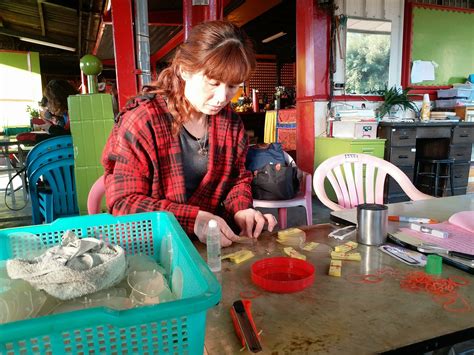 三峽韓天宮 歲次戊戌年 點燈儀式將在5天後舉行 師兄師姐們忙著籌備點燈資料 農曆正月十六日