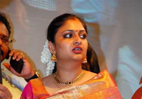 ഞാന്‍ പ്രശസ്തിയാഗ്രഹിക്കുന്നയാളല്ല ഗീതു മോഹന്‍ദാസ് Doolnews