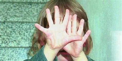 Se Mi Fai Stuprare Le Bimbe Ti Sposo La Mamma Accetta E Concede Le Figlie Di E Anni Al