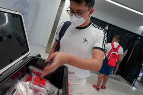 Many Colleges Ease Mask Rules In Coronavirus Pandemics Third Year
